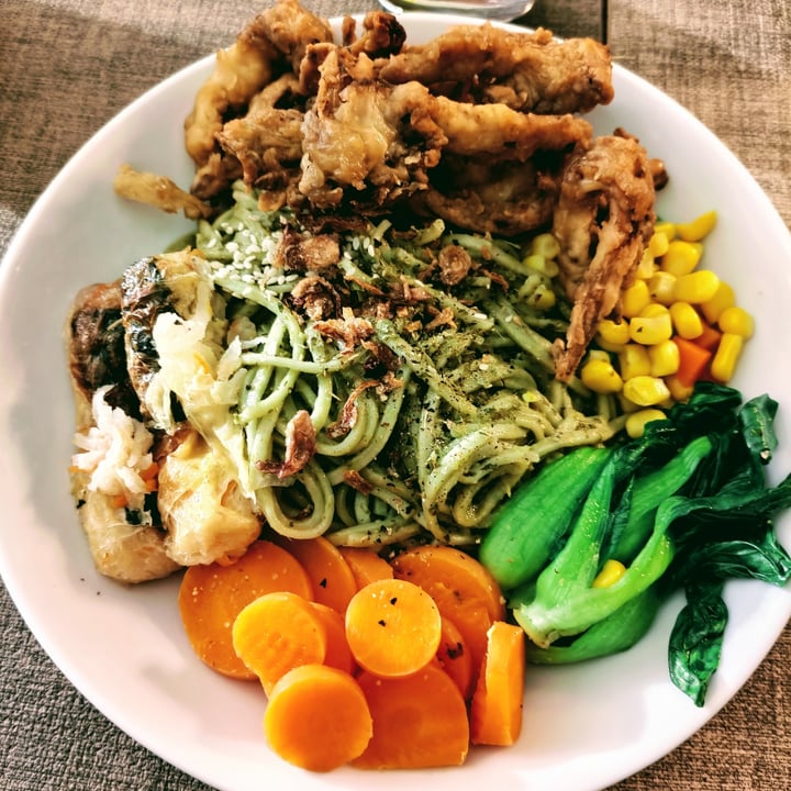 MH Food Organic Spinach Ramen Review | abillion