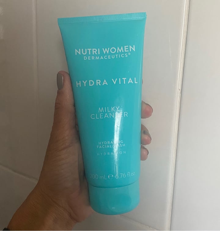 Nutri women Hydra vital milky cleanser Review | abillion