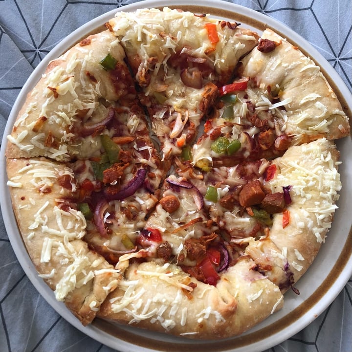 Chicago Town Saucy Vegan Stuffed Crust Takeaway Sticky BBQ Jackfruit ...