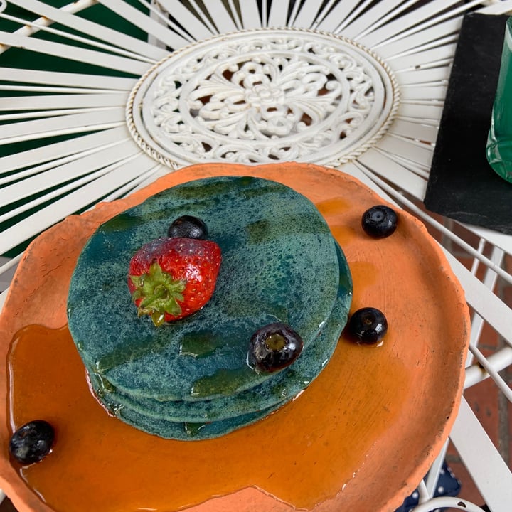 Munchies' Craft United Kingdom Super Blue Pancakes Review | abillion