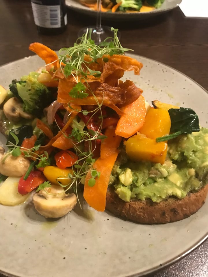 The Supreme Bar & Restaurant Maryborough, Australia Smashed Avo (vegan ...