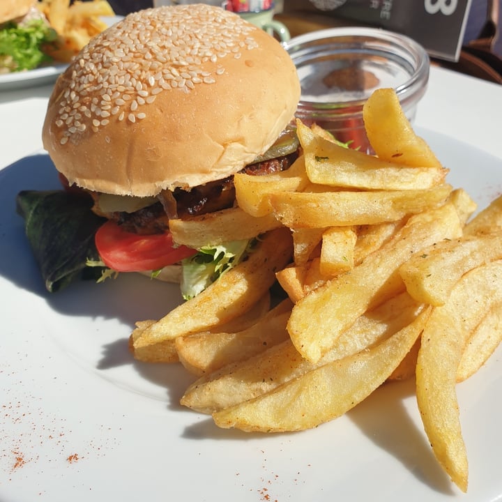 The Farm House Hoedspruit, South Africa Free Ranger Burger Review ...