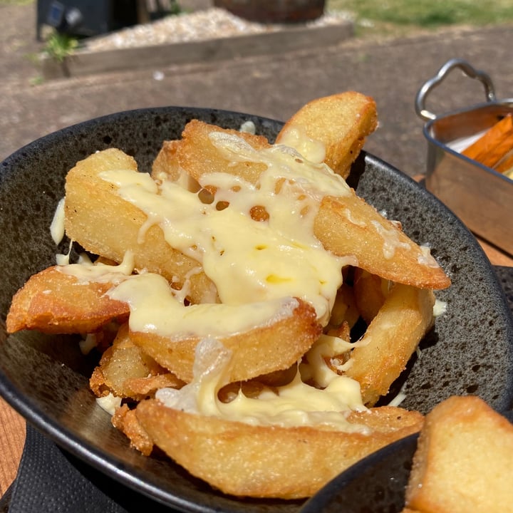 The Thimble Inn Piddlehinton, United Kingdom Cheesy Chips Review | abillion
