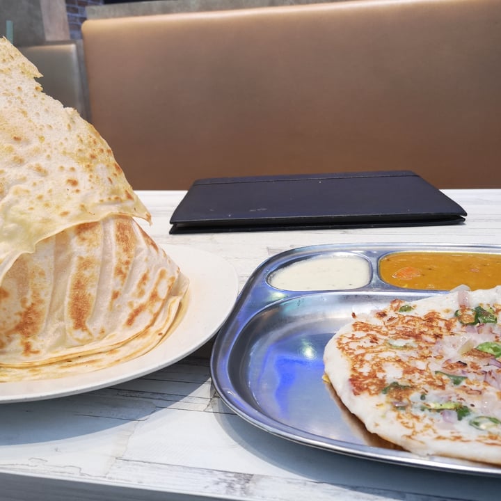 MR.PRATA Bedok, Singapore Onion utthappam and tissue paratha Review ...