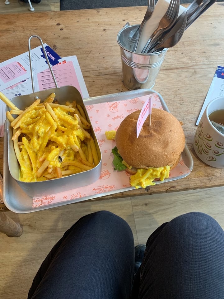Happy Friday Kitchen United Kingdom Mac Daddy Burger & Cheese Fries ...