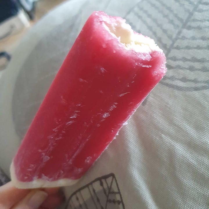 Tesco Strawberry Splits Review | abillion