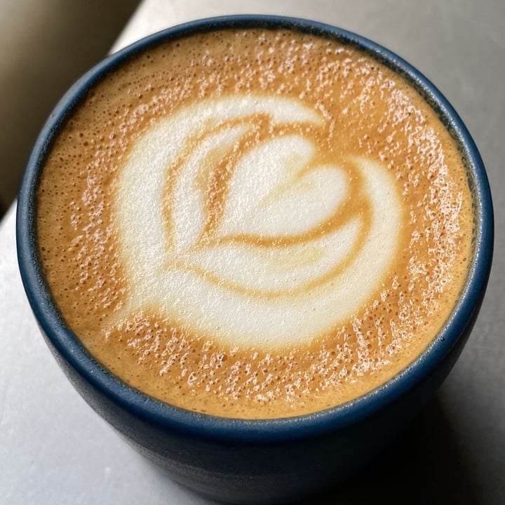 COFI. (Café de especialidad) Madrid, Spain Flat White con leche de ...