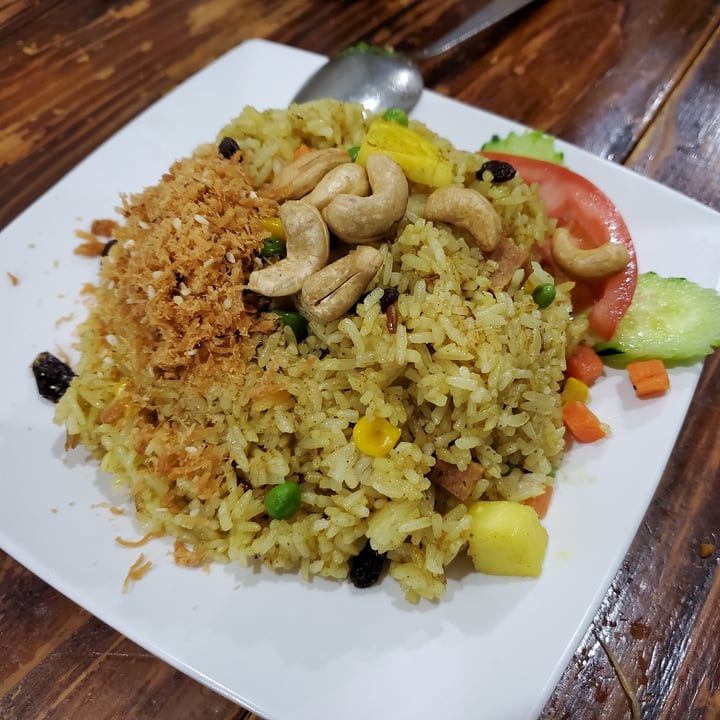 Thai Vegetarian Food Kowloon City, Hong Kong Fried Rice with Pineapple ...