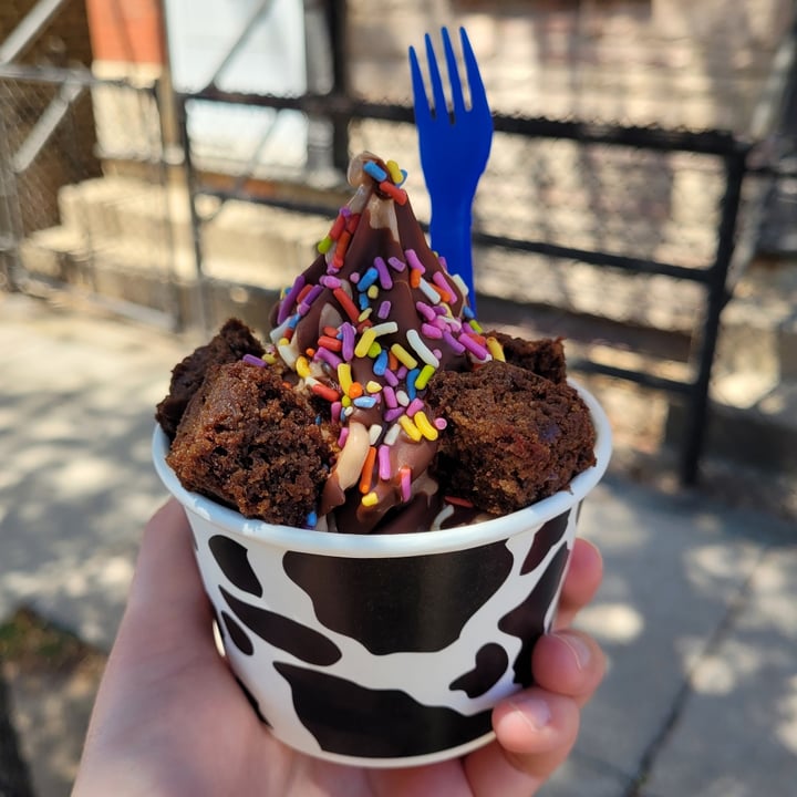 Vaca’s Creamery Pulaski Park, Chicago, United States Cosmic Cake Sundae ...