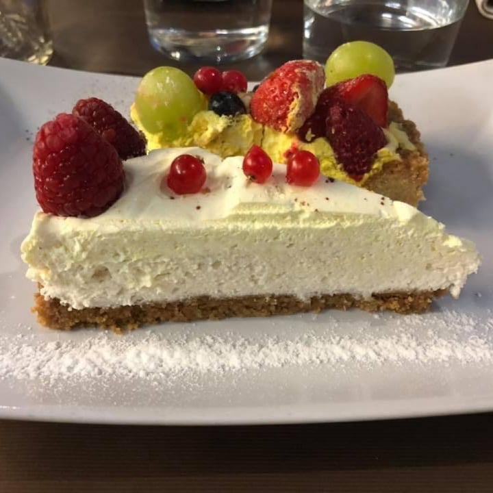 Food Love Piacenza, Italy Torta con crema chantilly Review | abillion
