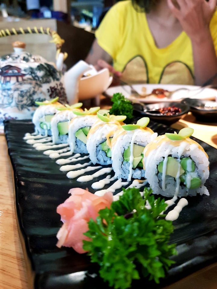 Kuai Kitchen Colaba, Mumbai, India Edmame avocado sushi Review | abillion