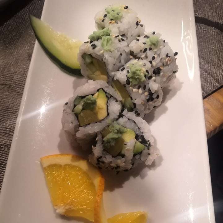 Sushi Mori Torino, Italy Maki con avocado cetriolo e rapa Review | abillion