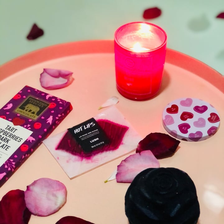 Lush Fresh Handmade Cosmetics “hot Lips” Lip Mask And Scrub Review