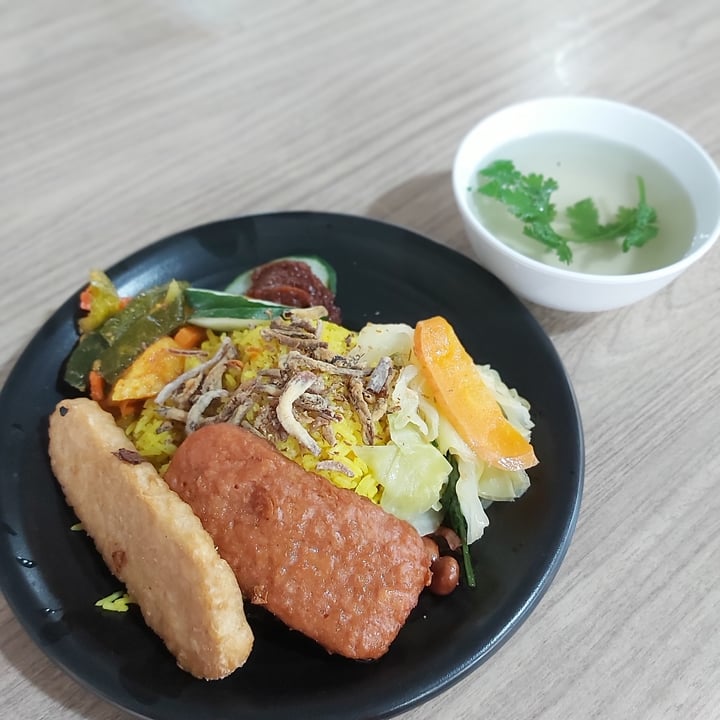 Chee Wei Vegetarian Toa Payoh, Singapore Nasi lemak deluxe Review ...