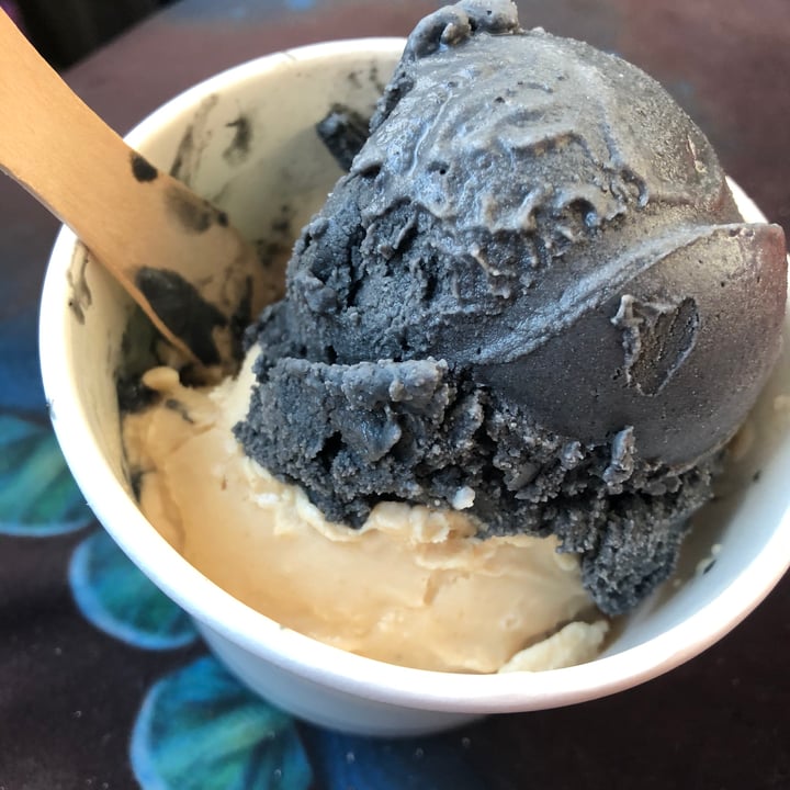 Wing Ice Cream Parlor United States Kinako (Roasted Soy) and Black ...