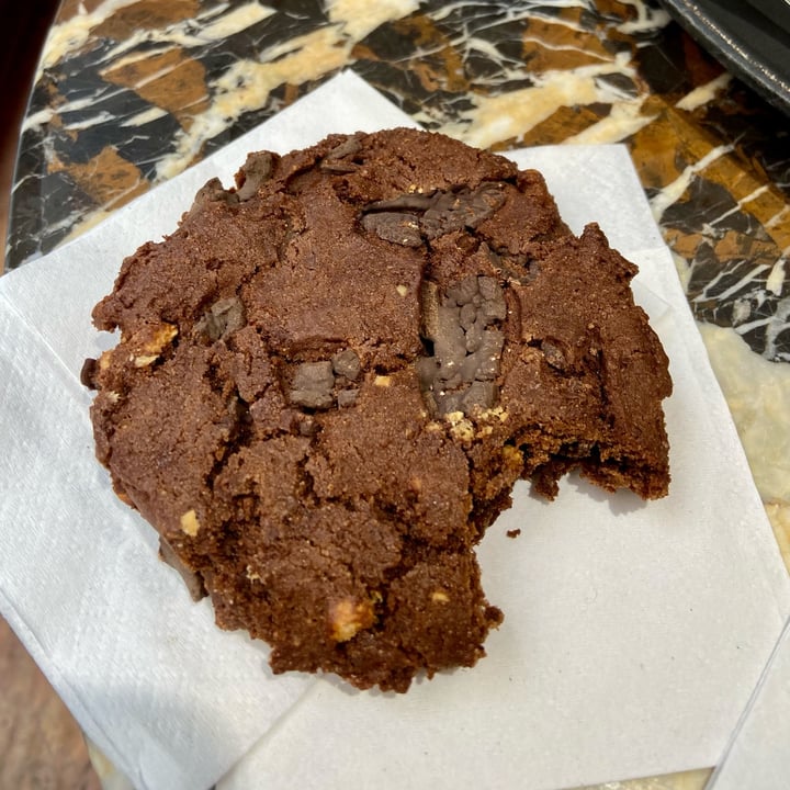 Caffe Nero dark chocolate & almond cookie Review | abillion