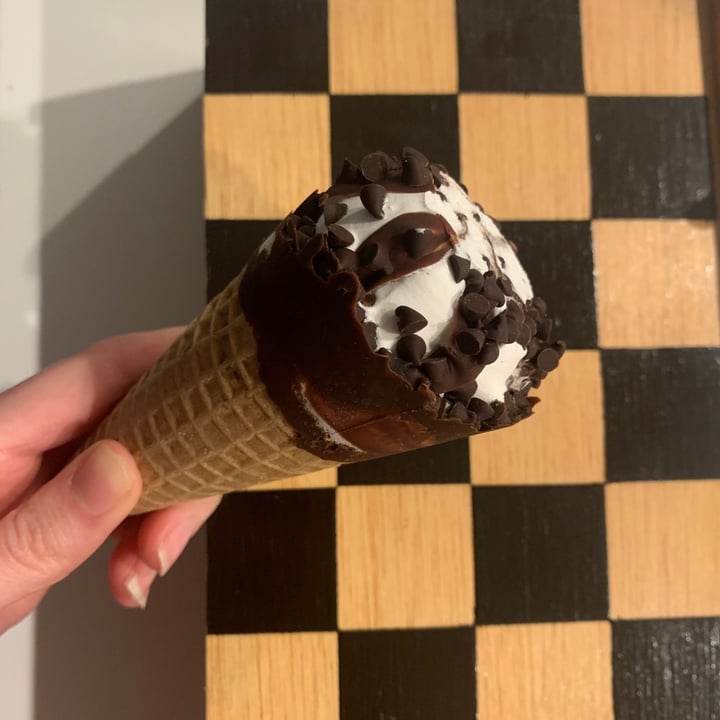 Jolly Llama GF DF Vanilla Fudge Sundaes Review | abillion