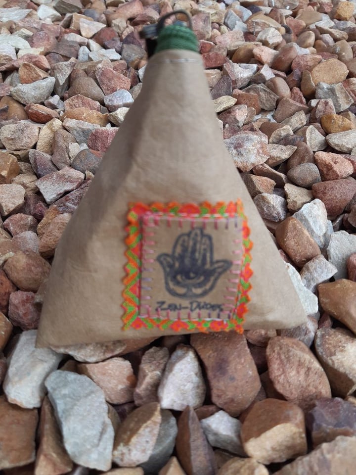 Zeni-Doodles Triangular Coin Purses Review | abillion