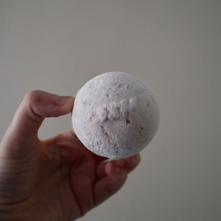 LUSH Fresh Handmade Cosmetics Butterball Bath Bomb Review | abillion