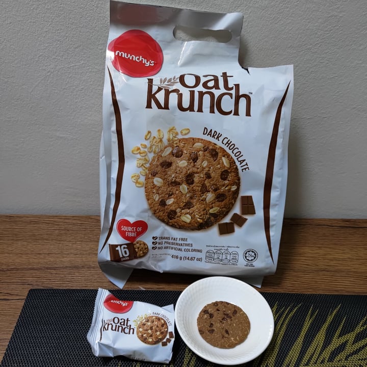 Munchy's Munchy's Oat Krunch Dark Chocolate Review | abillion