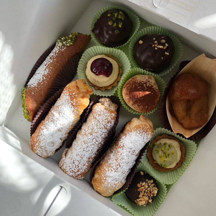 Leccornie Milano, Italy Pasticcini misti Review | abillion