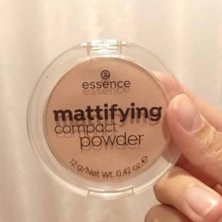 essence cosmetics Mattifying compact powder Review | abillion