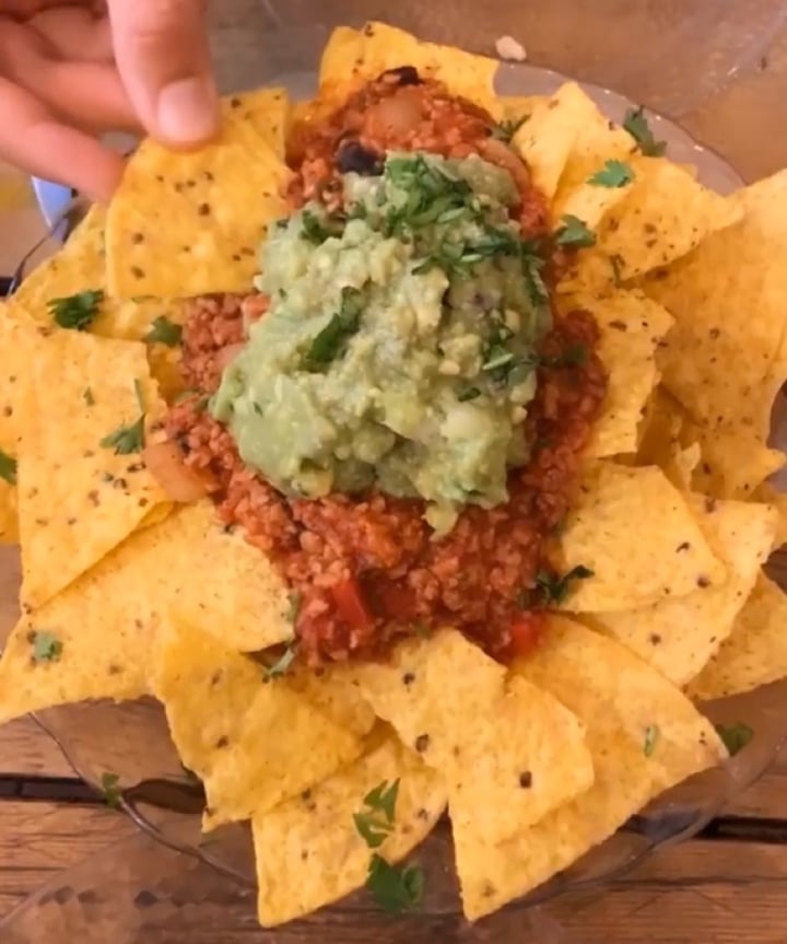 Pura Vida Vegan Bar (Santa y Pura) Madrid, Spain Nachos Review | abillion