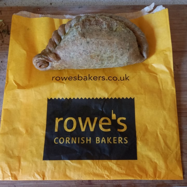 Rowe's Cornish Bakers Vegan Thai Green Curry Pasty Review | abillion