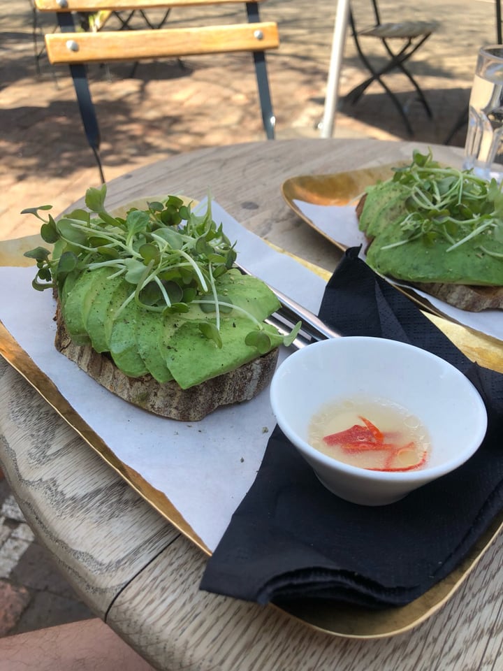 Spout Coffee Company Hazelwood, Pretoria, South Africa Smashed Avo ...