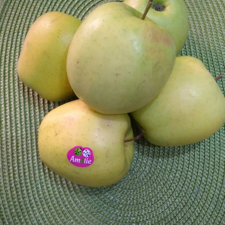 Amélie Mele golden Review | abillion