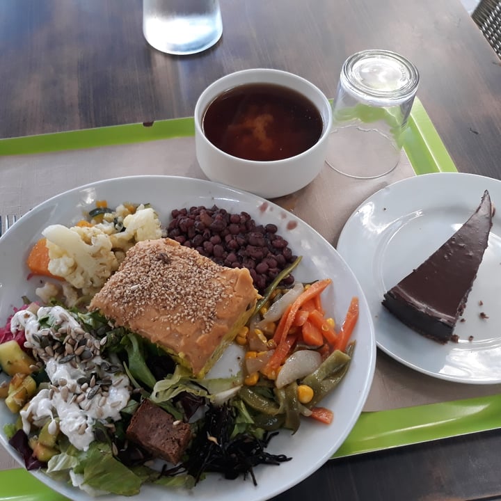 Restaurant Macrobiòtic Zen Barcelona, Spain Menú con plato completo ...