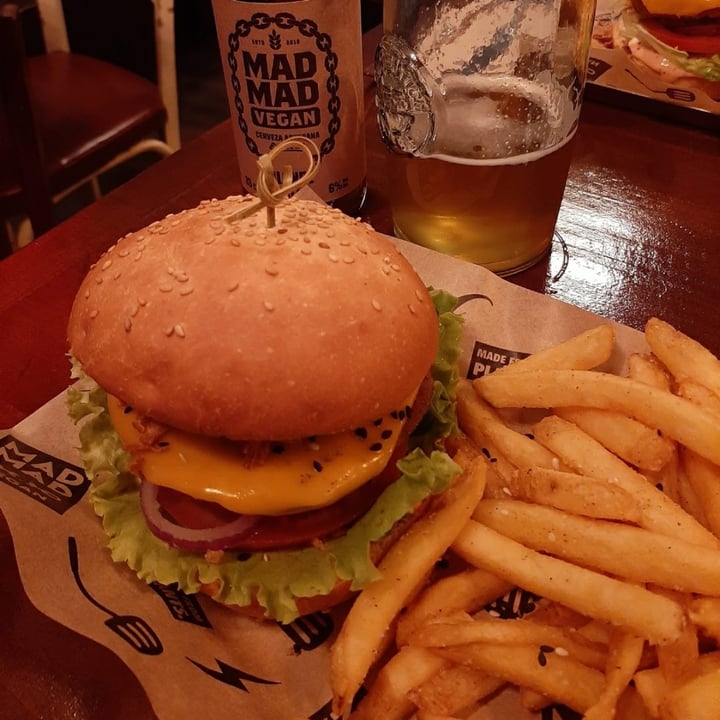 Mad Mad Vegan Madrid, Spain Double cheese vacon Review | abillion