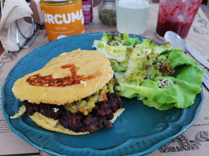 La Casa Orgánica Las Condes, Chile Menú vegano (arepas de choclo dulce ...