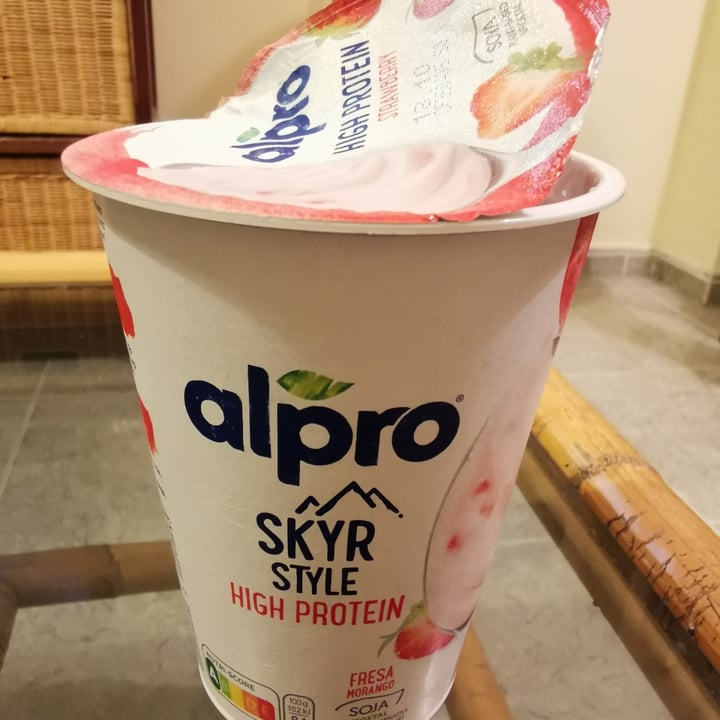 Alpro Yogur Skyr style Fresa Review | abillion