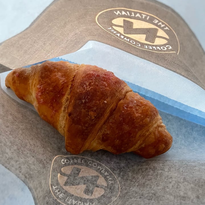 Caffè Nero United Kingdom Vegan Raspberry Croissant Review | abillion