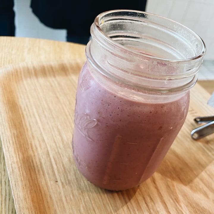 Wild & The Moon Paris, France Açai Smoothie Review | abillion