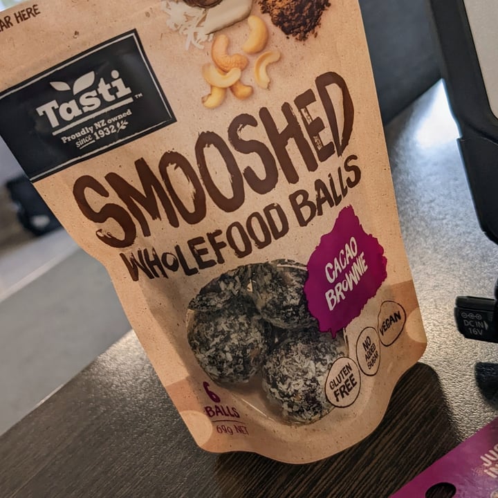 Tasti Smooshed Wholefood Balls Cacao Brownie Review | abillion