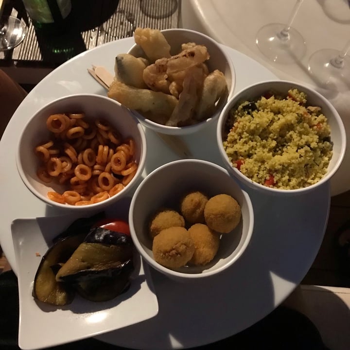 iCLUB Lounge Restaurant Terrasini, Italy Aperitivo Vegano Review | abillion