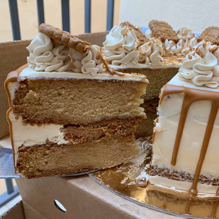 Green Sushi Malta Biscoff cake 🍰 Review | abillion