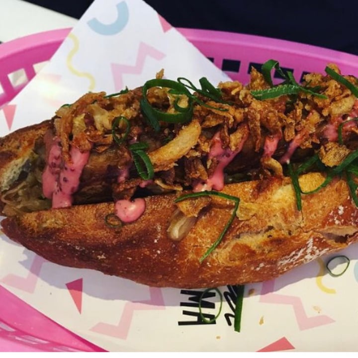 Deer Mama Vegan Mylk & Burger Bar Oud-Zuid, Amsterdam, Netherlands ...