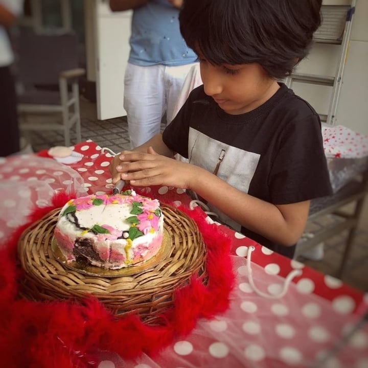 Rather Bake by Rida Signature Floral Vega Cake Review | abillion