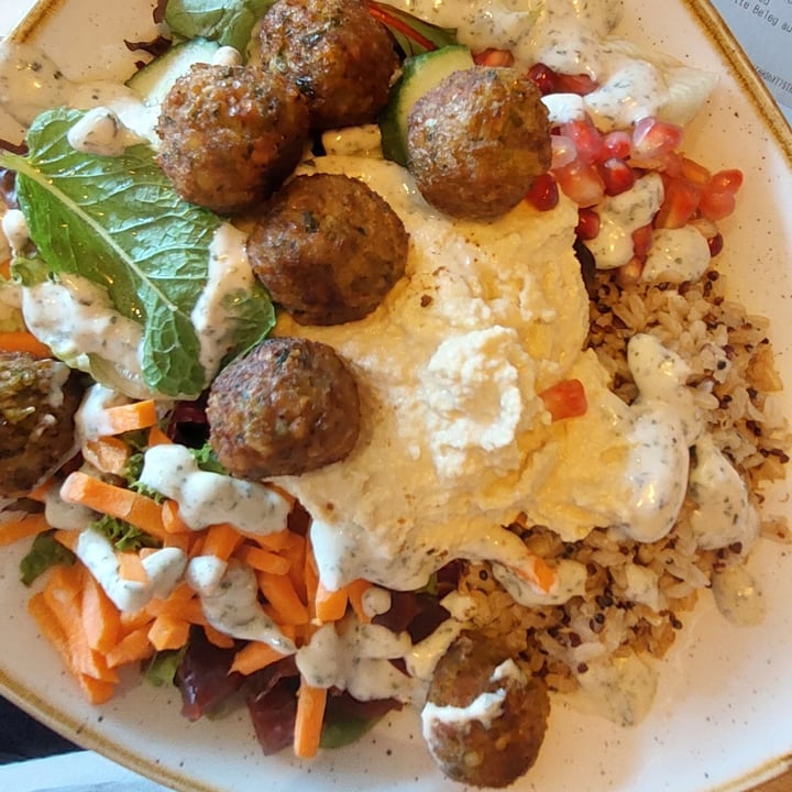 dean&david Mitte, Berlin, Germany vegan falafel bowl Review | abillion