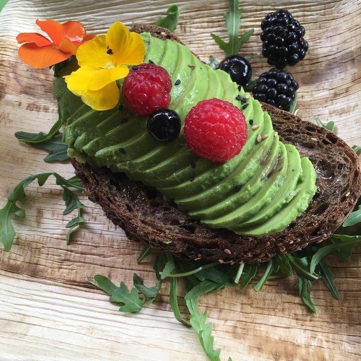 Garden of Salvador Bachiller Madrid, Spain Tostada Aguacate Sin Feta ...