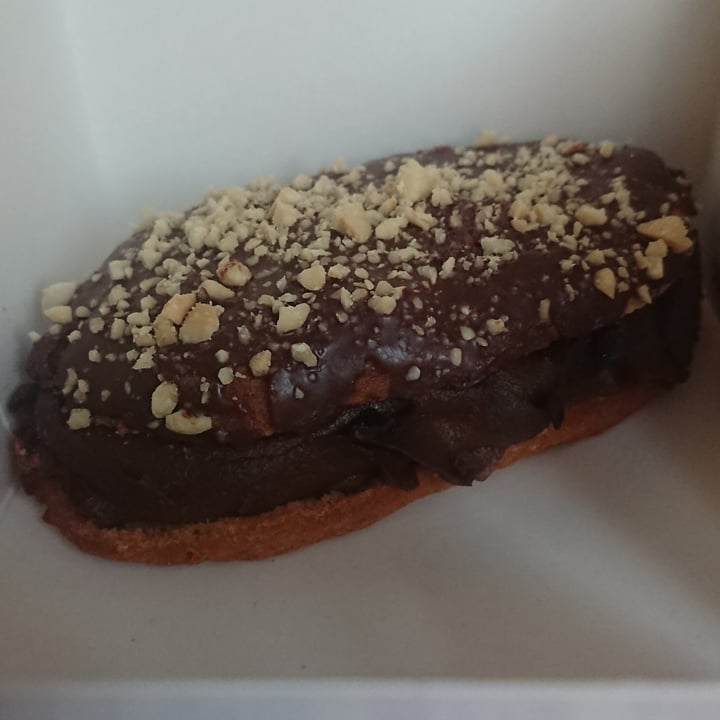 Puchate Vegan bakery Katowice, Poland Eklerek z kremem czekoladowym ...