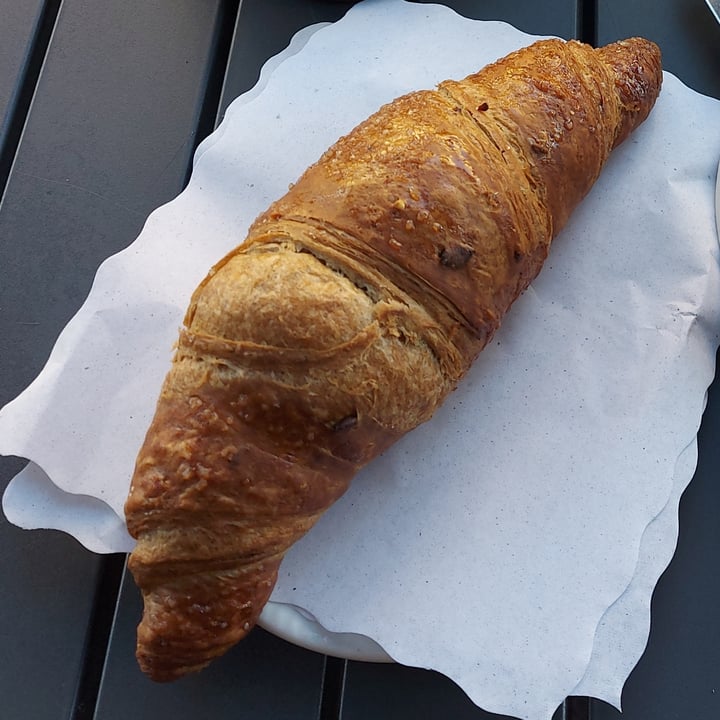 Caffetteria Gallia Roma, Italy Cornetto vegano con marmellata Review ...