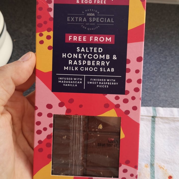 Asda extra special Salted honeycomb & Raspberry milk chocolate Review ...