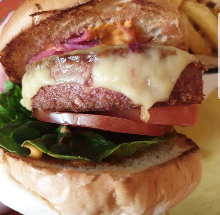Cordero Lounge United Kingdom Vegan Beyond Cheese Burger Review | abillion