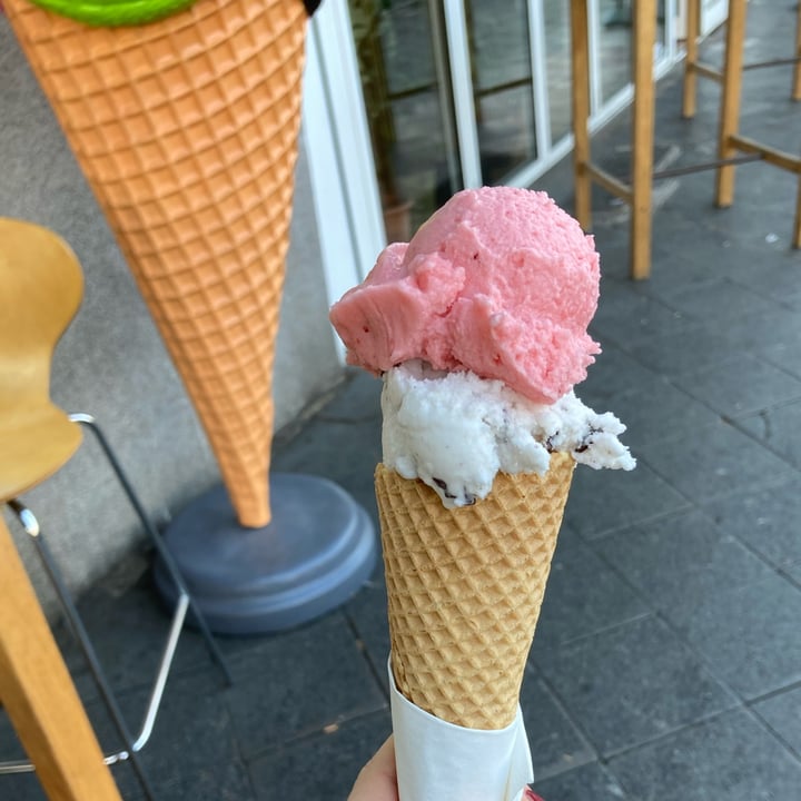Eis Eis Baby - Eiscafe Quadrate, Mannheim, Germany Eis-Stracciatella ...