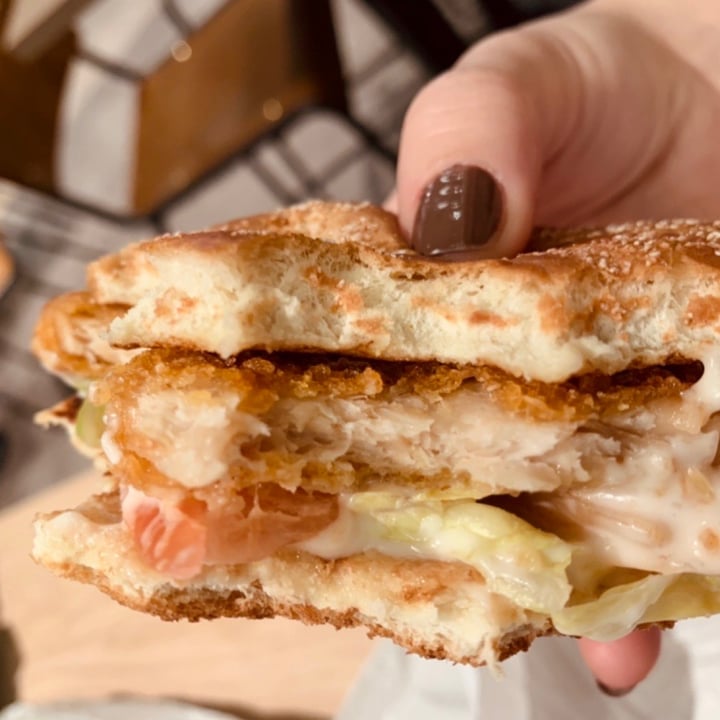 Max Gamle Oslo, Norway Crispy No-Chicken Burger Review | abillion