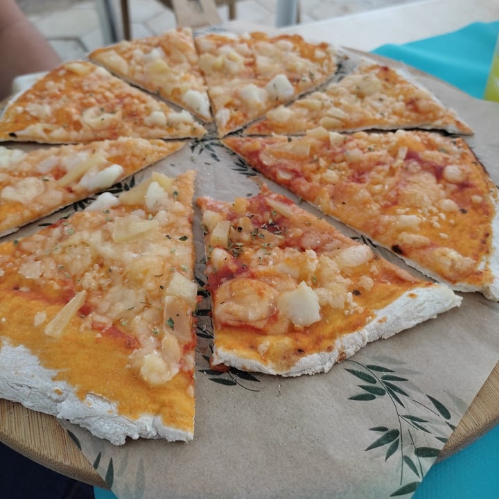 Soma Bistro La Pineda Platja de la Pineda, Spain Pizza Vegana 3 Quesos ...